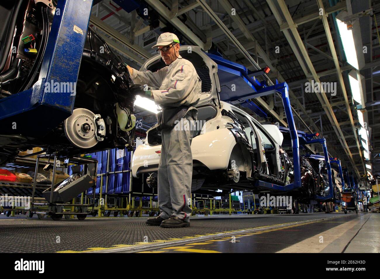 Psa peugeot citroen poissy hi-res stock photography and images - Alamy