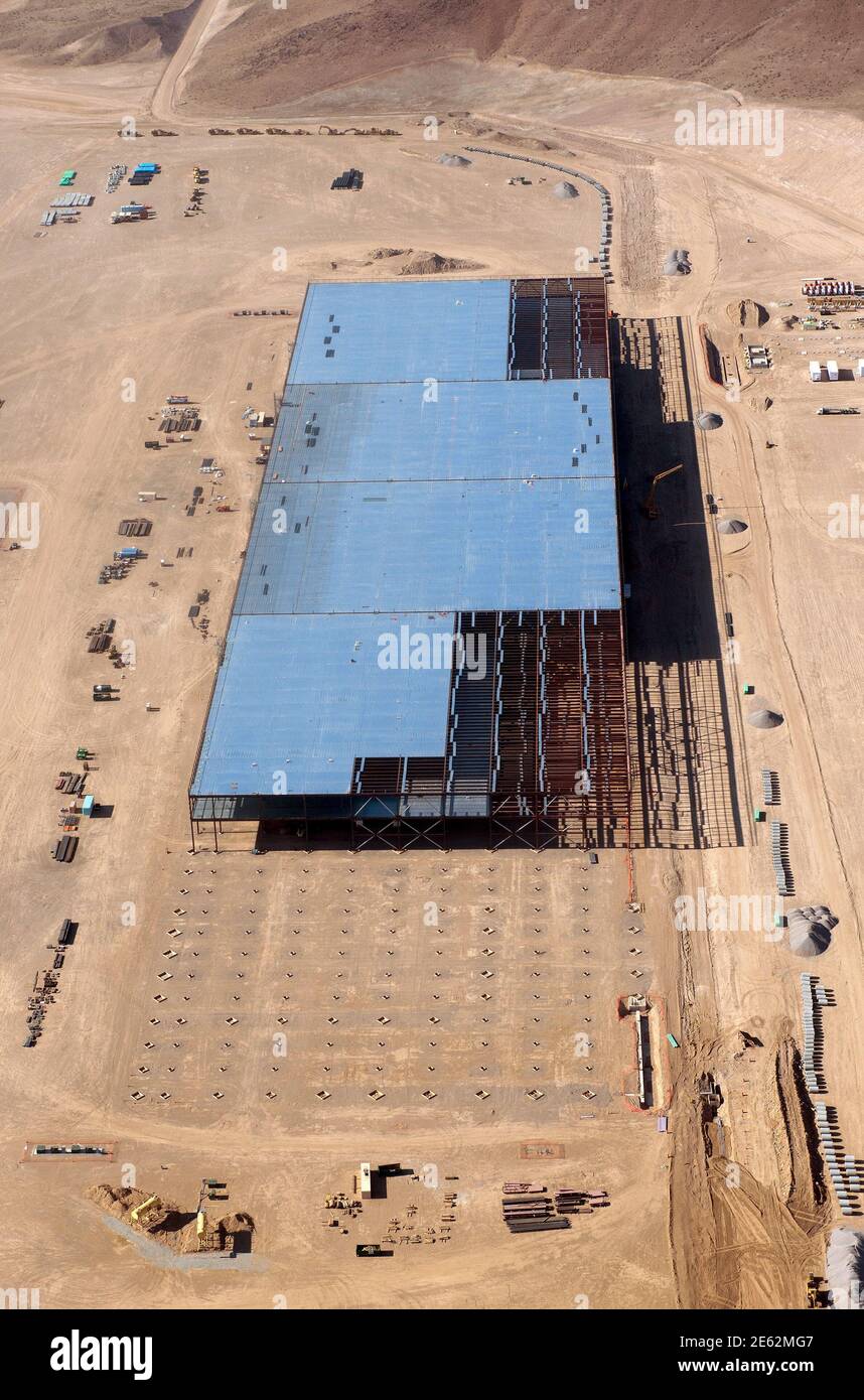 Tesla gigafactory nevada hi-res stock photography and images - Alamy