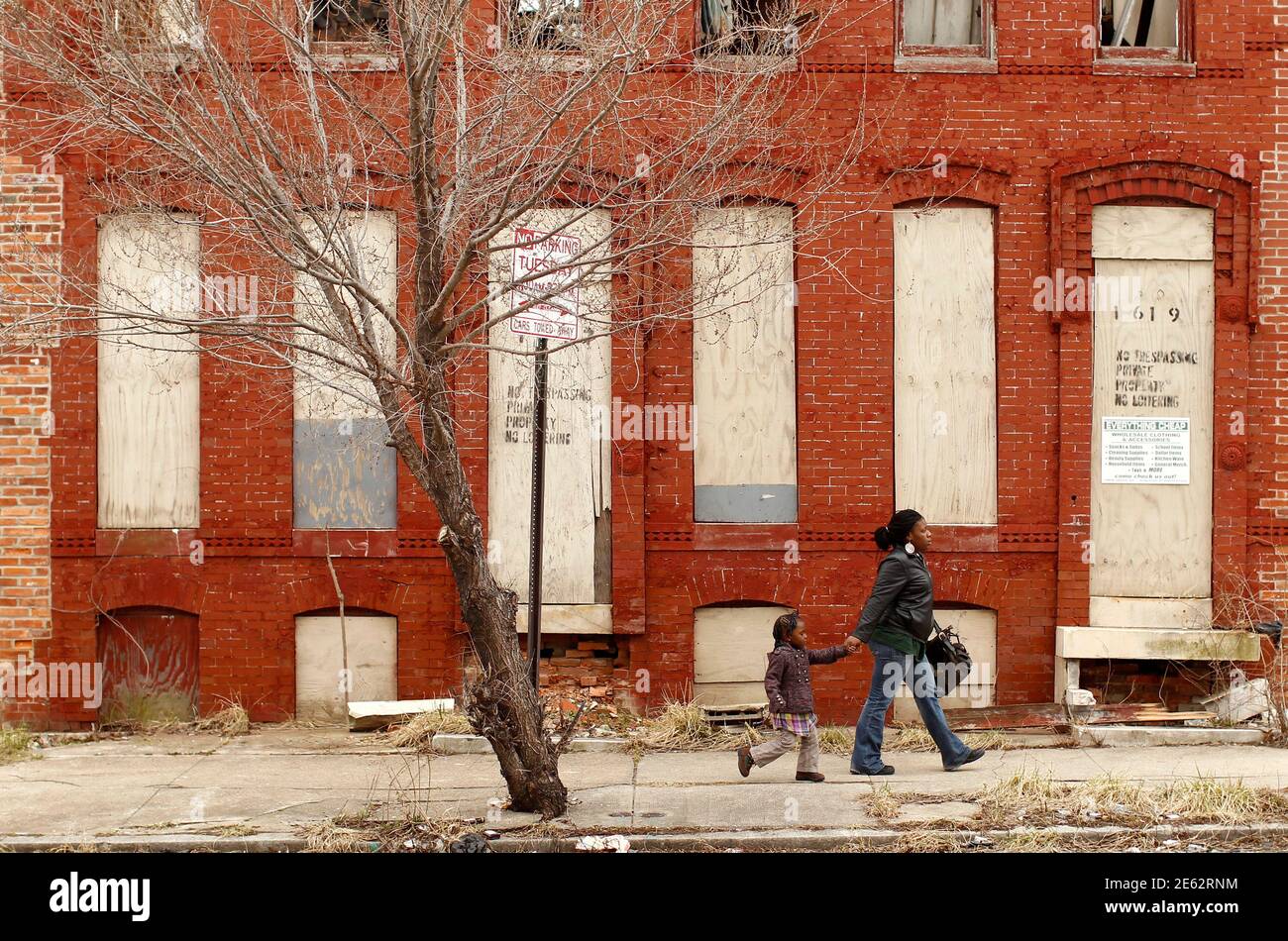 Run Down Neighborhood High Resolution Stock Photography and Images - Alamy