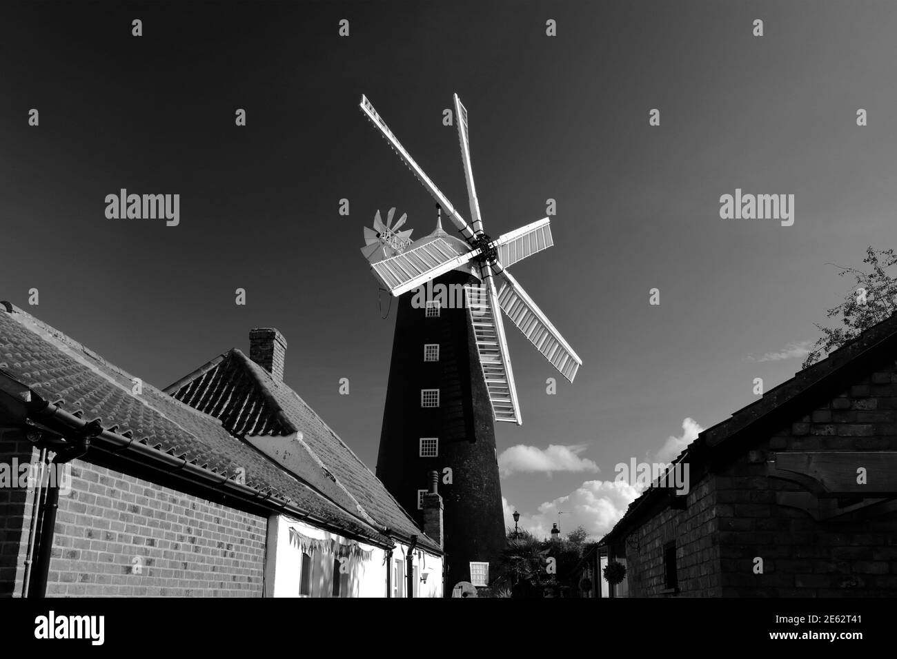 Windmill lincolnshire landscape hi-res stock photography and images - Alamy
