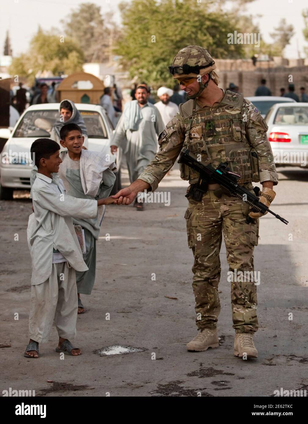 Defence afghanistan rifles hi-res stock photography and images - Alamy