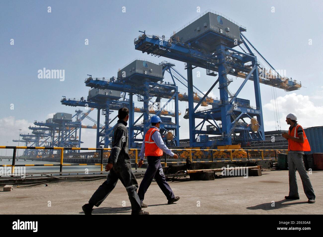 Mundra port hi-res stock photography and images - Alamy