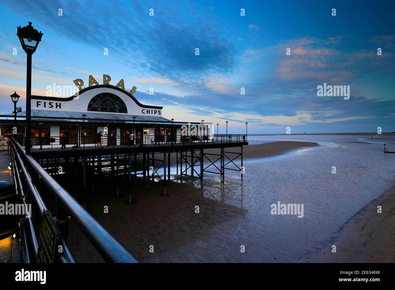 Evening colours, Cleethorpes Pier, Cleethorpes town, North East ...