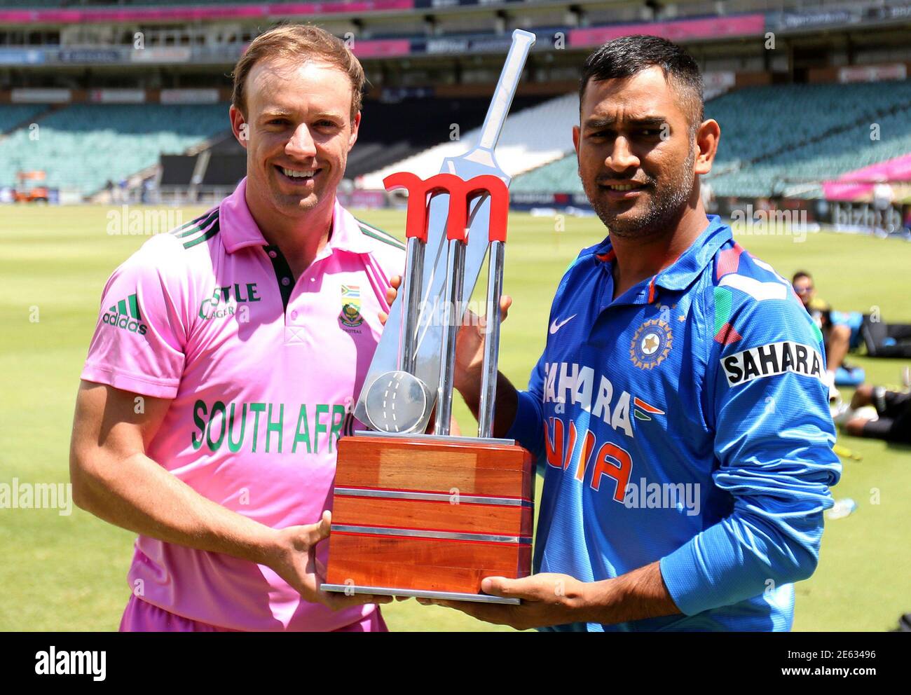 Cricket trophy first one day hi-res stock photography and images - Alamy