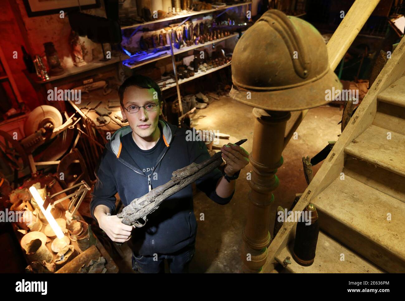 Digging trenches in ww1 hi-res stock photography and images - Alamy