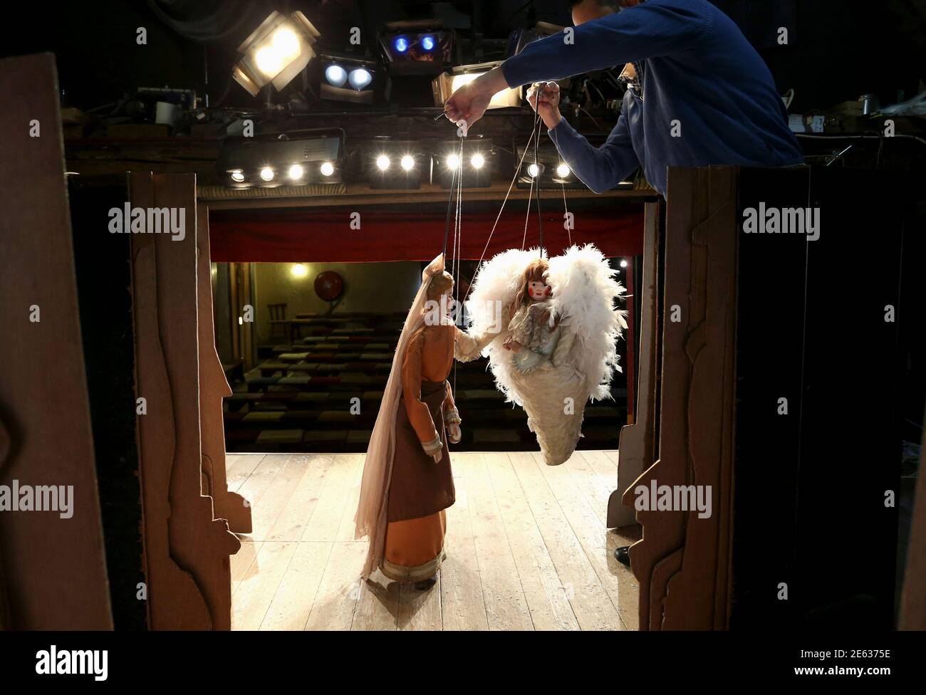 Puppeteer manipulates puppets hi-res stock photography and images - Alamy