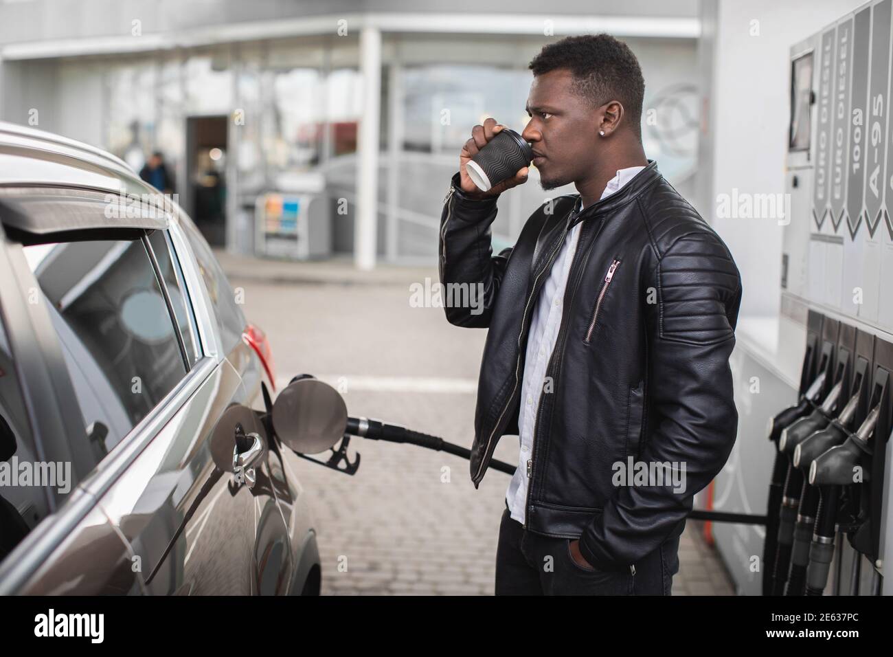 Luxury cars african hi-res stock photography and images - Alamy