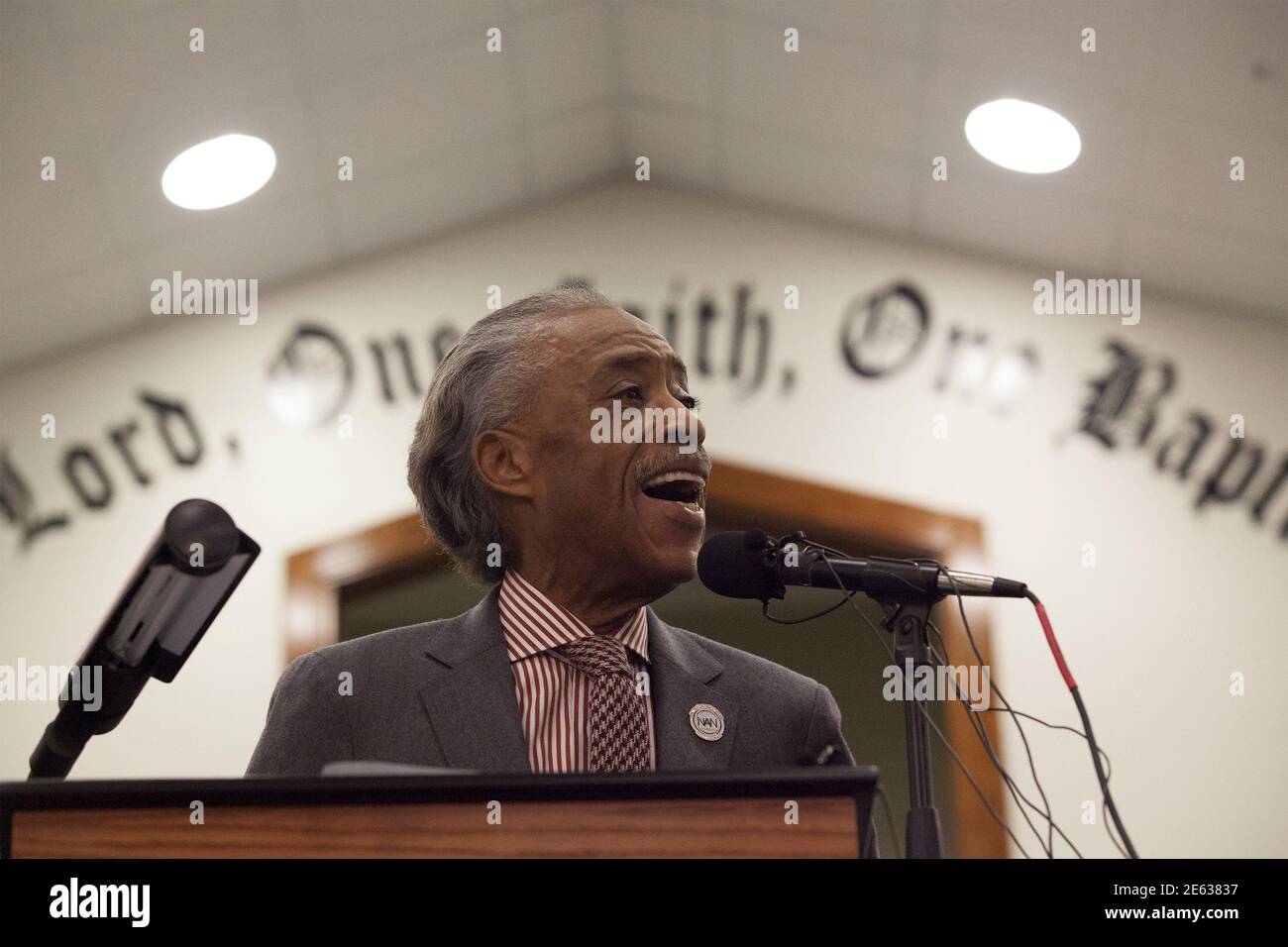 Rev father walter hi-res stock photography and images - Alamy
