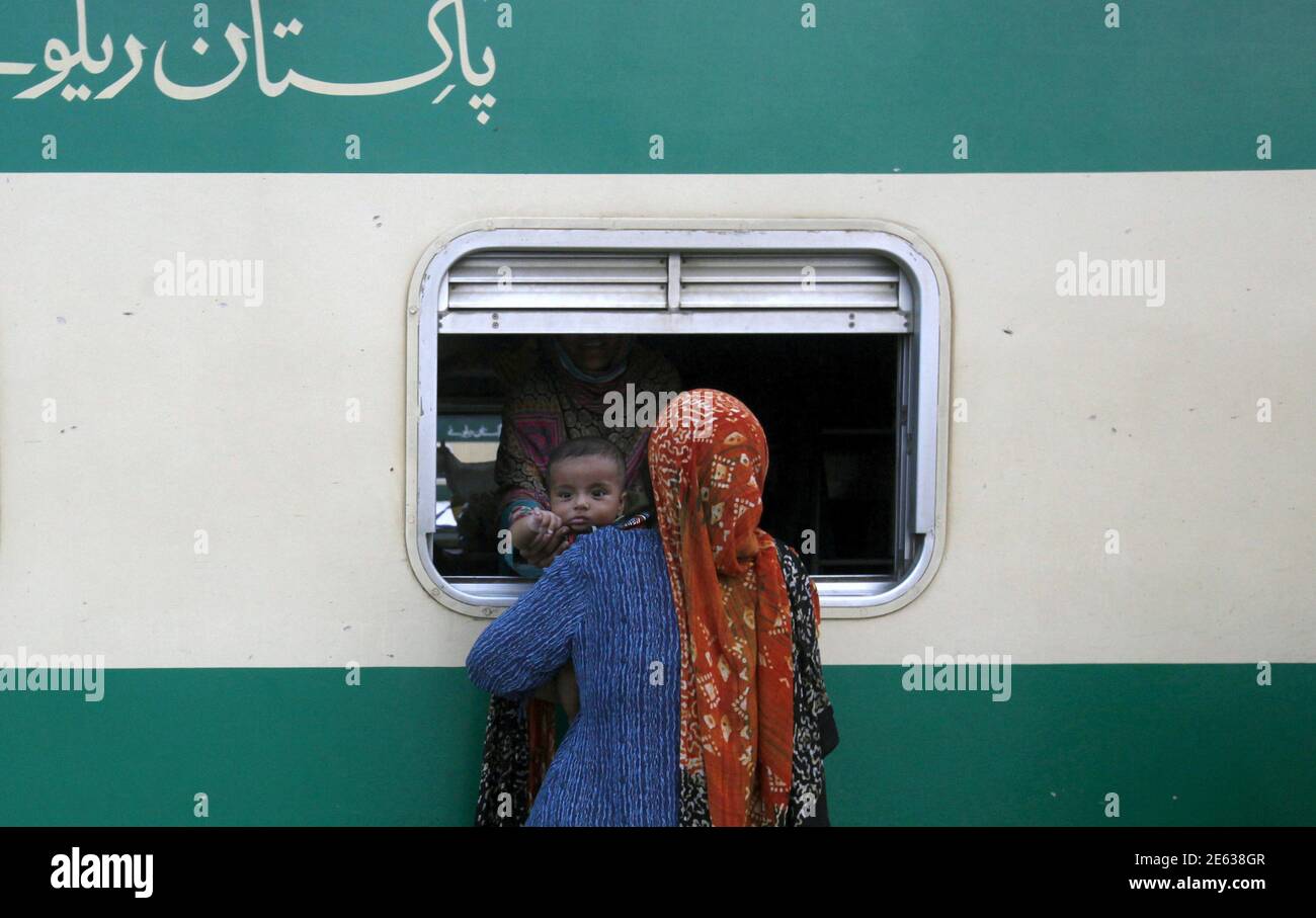Pakistan urdu boy hi-res stock photography and images - Alamy