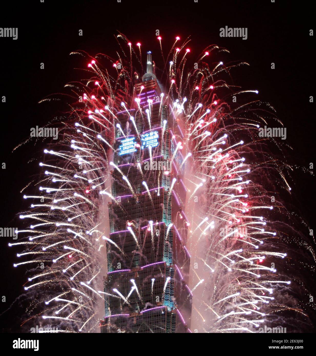 Taipei 101 fireworks hi-res stock photography and images - Alamy