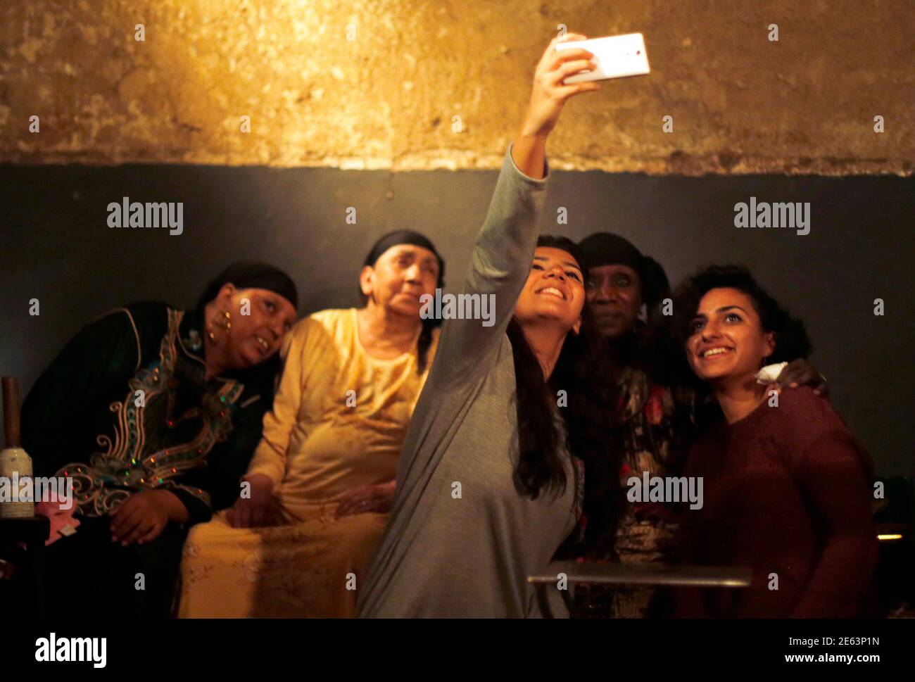 Dancing egyptians egypt hi-res stock photography and images - Alamy