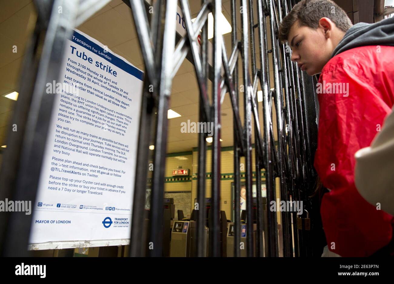 London tube station ticket gates hi-res stock photography and images ...