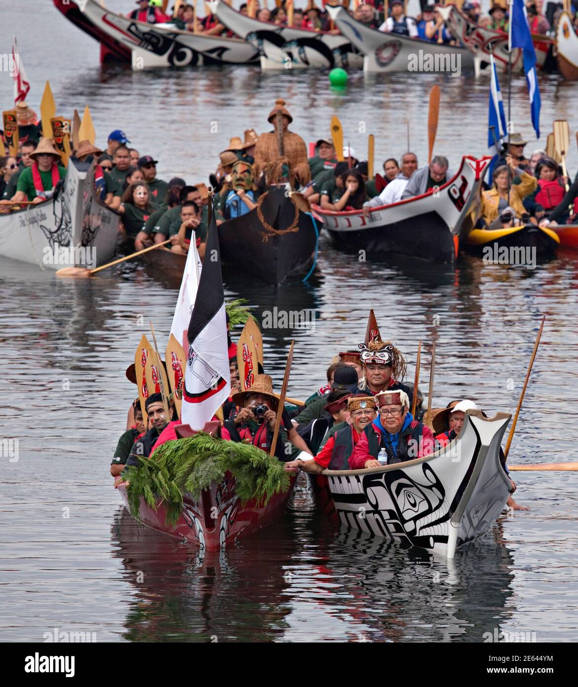 First nations canoes hi-res stock photography and images - Alamy