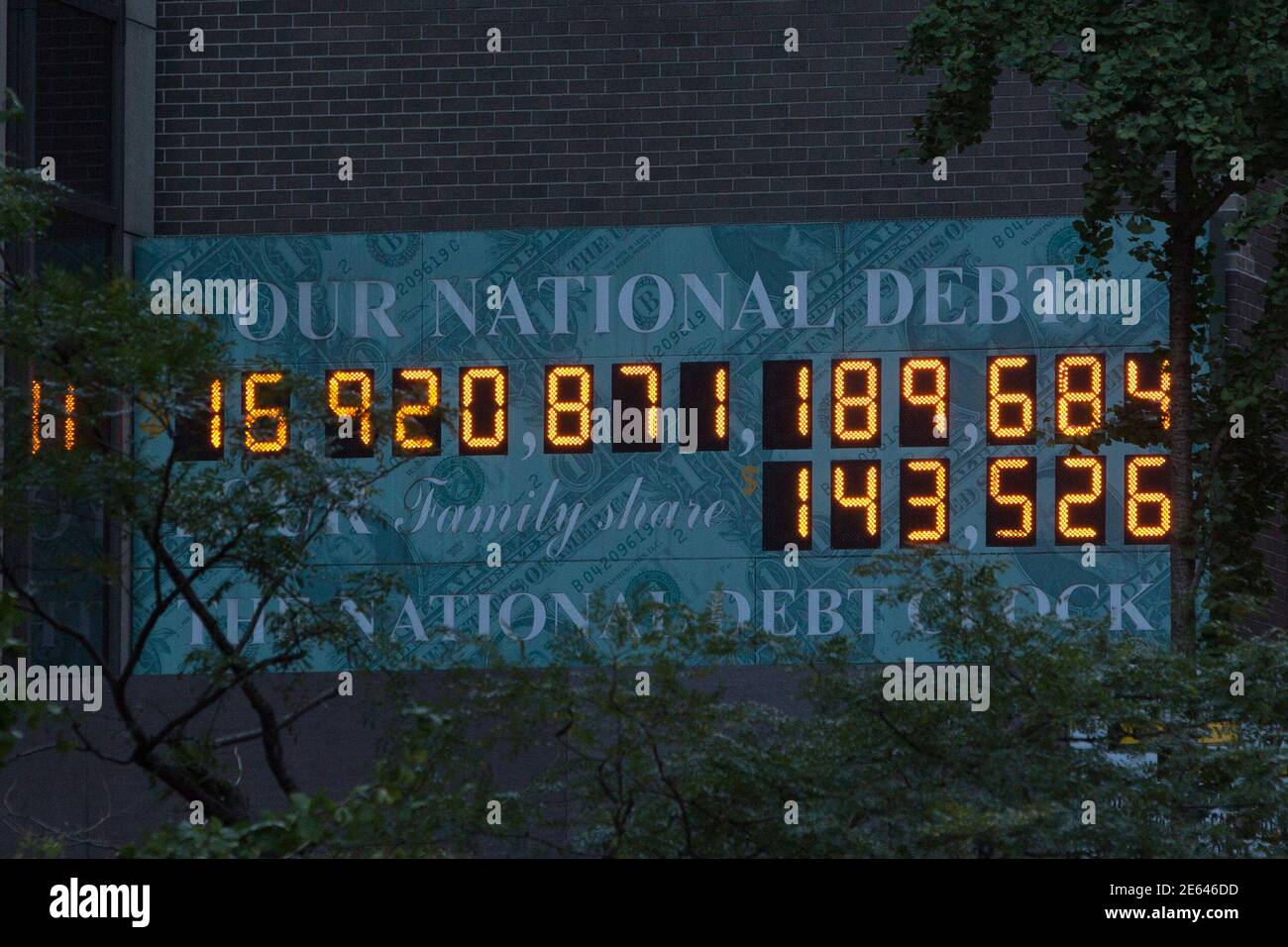 National debt clock new york hi-res stock photography and images - Alamy