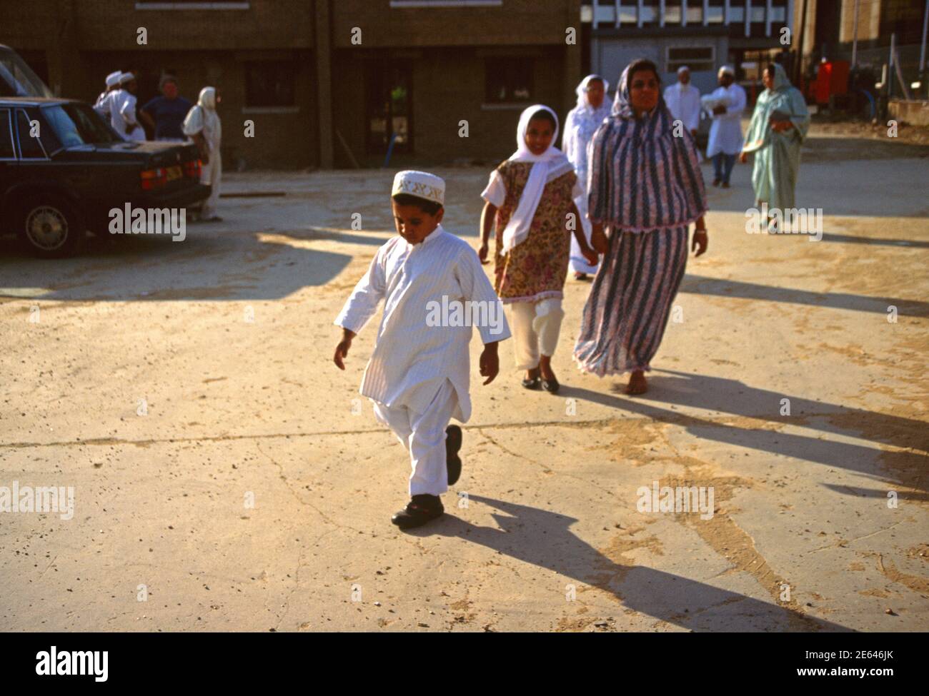 Southall London England New Mosque People going to Prayer Stock Photo ...