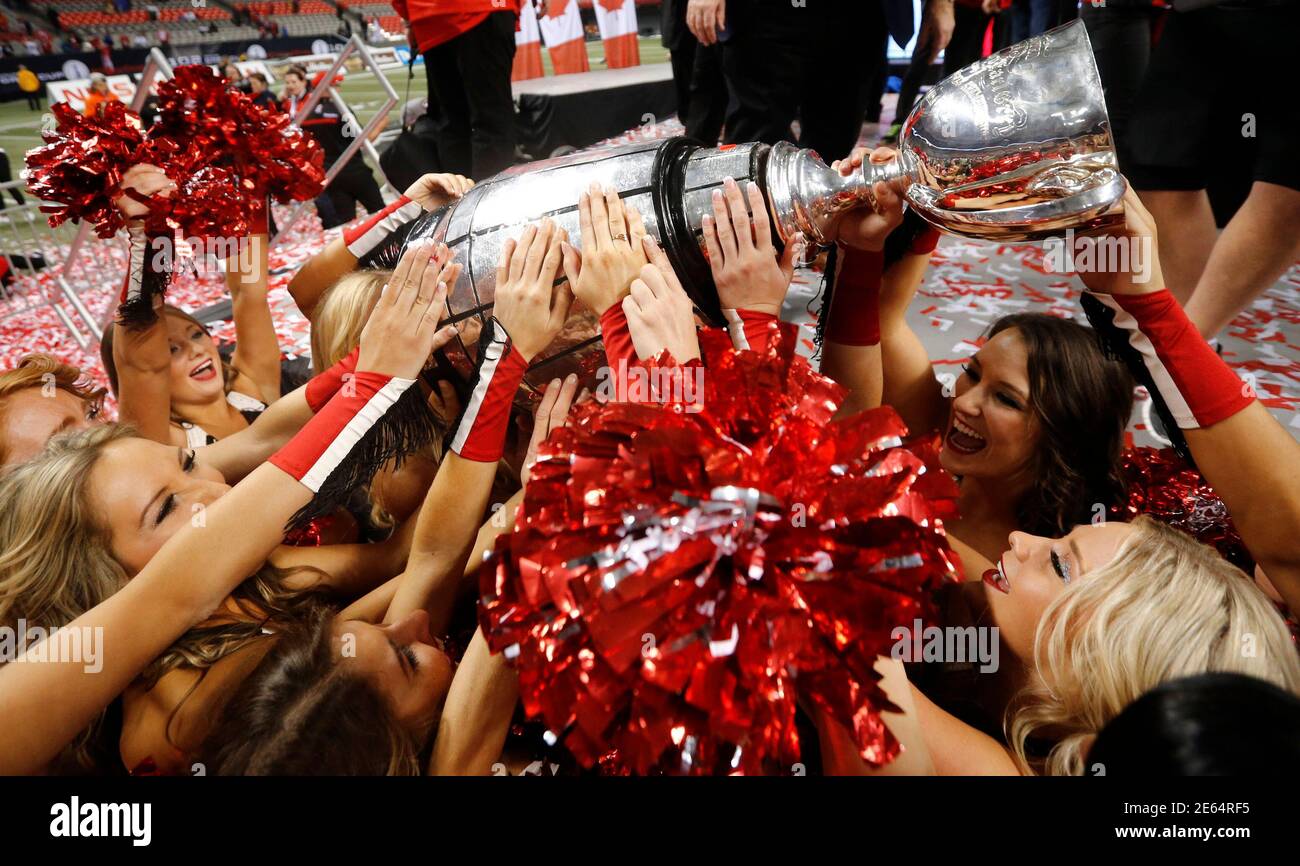 Cfl cheerleaders hi-res stock photography and images - Alamy