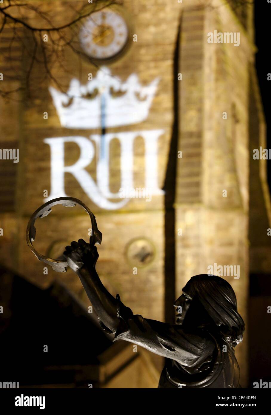 King richard iii leicester statue hi-res stock photography and images ...