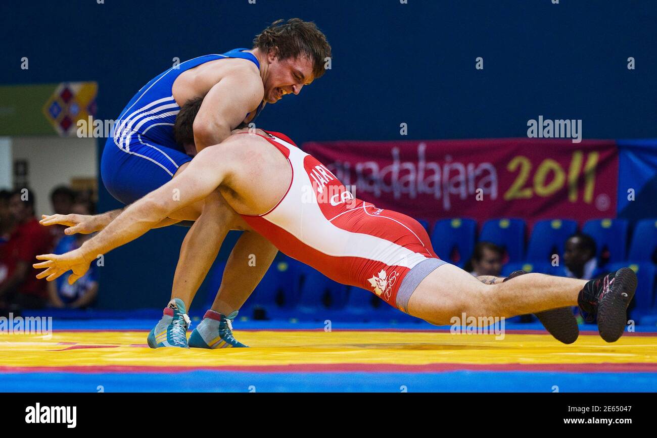 In a headlock hi-res stock photography and images - Alamy