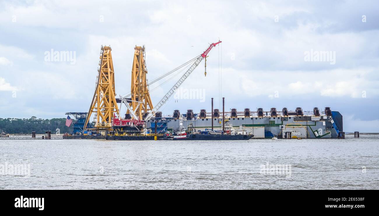 Golden ray cargo ship hi-res stock photography and images - Alamy