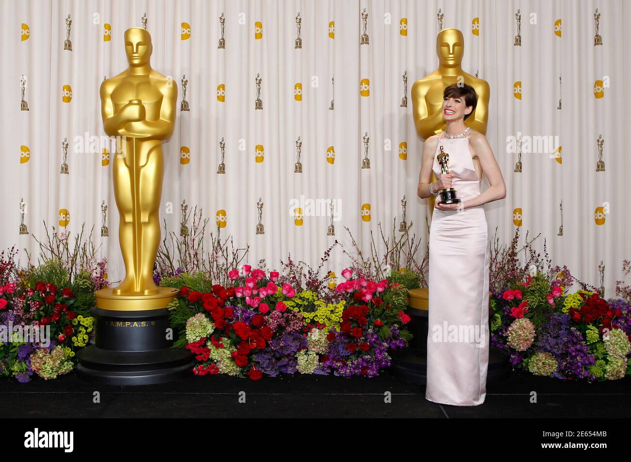 Anne hathaway les miserables oscar hi-res stock photography and images ...