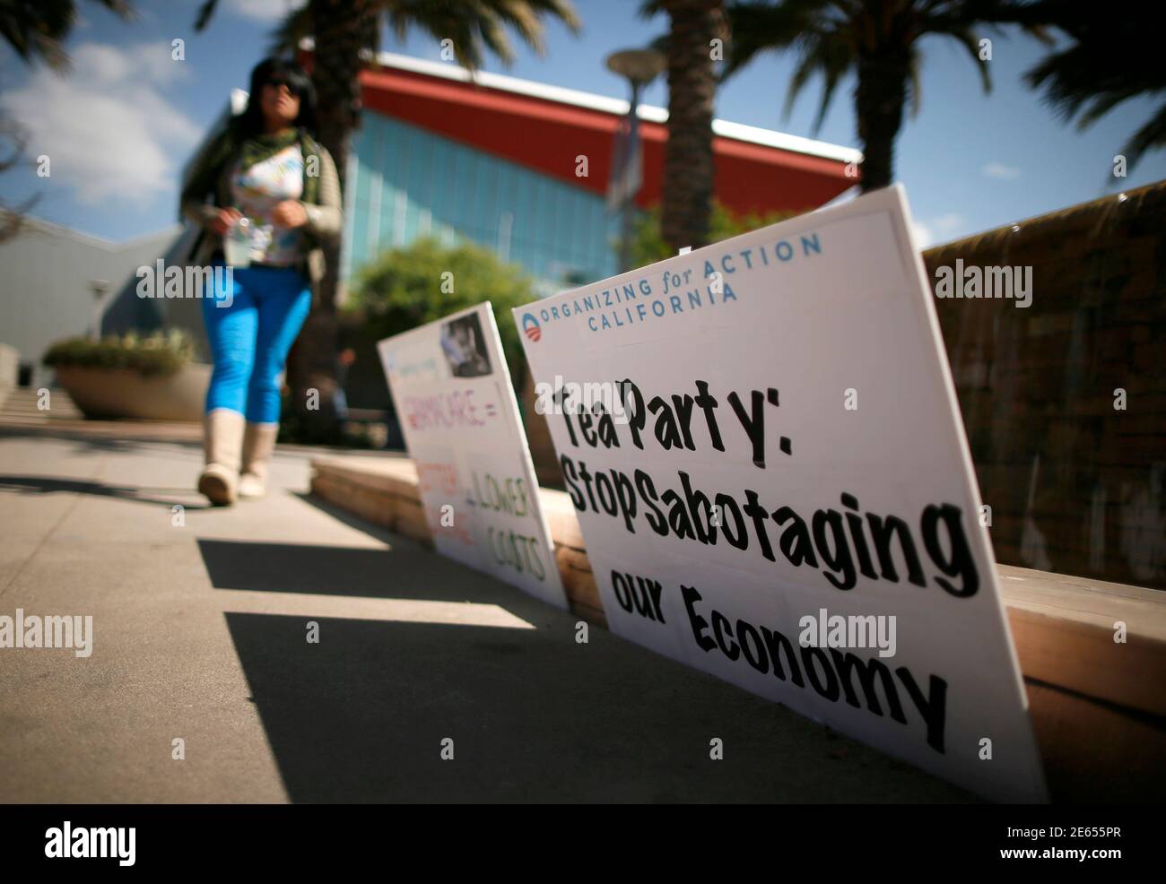 Tea act protest hi-res stock photography and images - Alamy