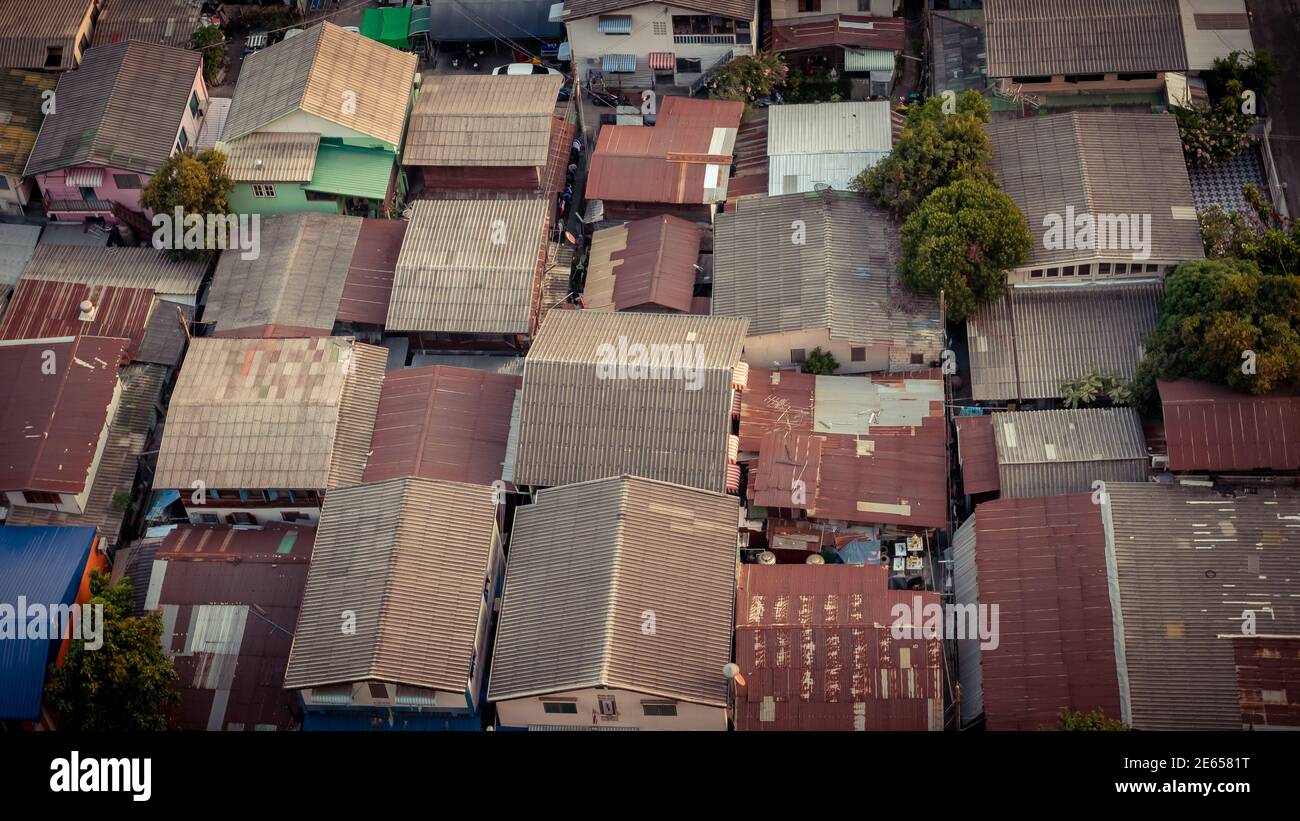 Crowded houses hi-res stock photography and images - Alamy