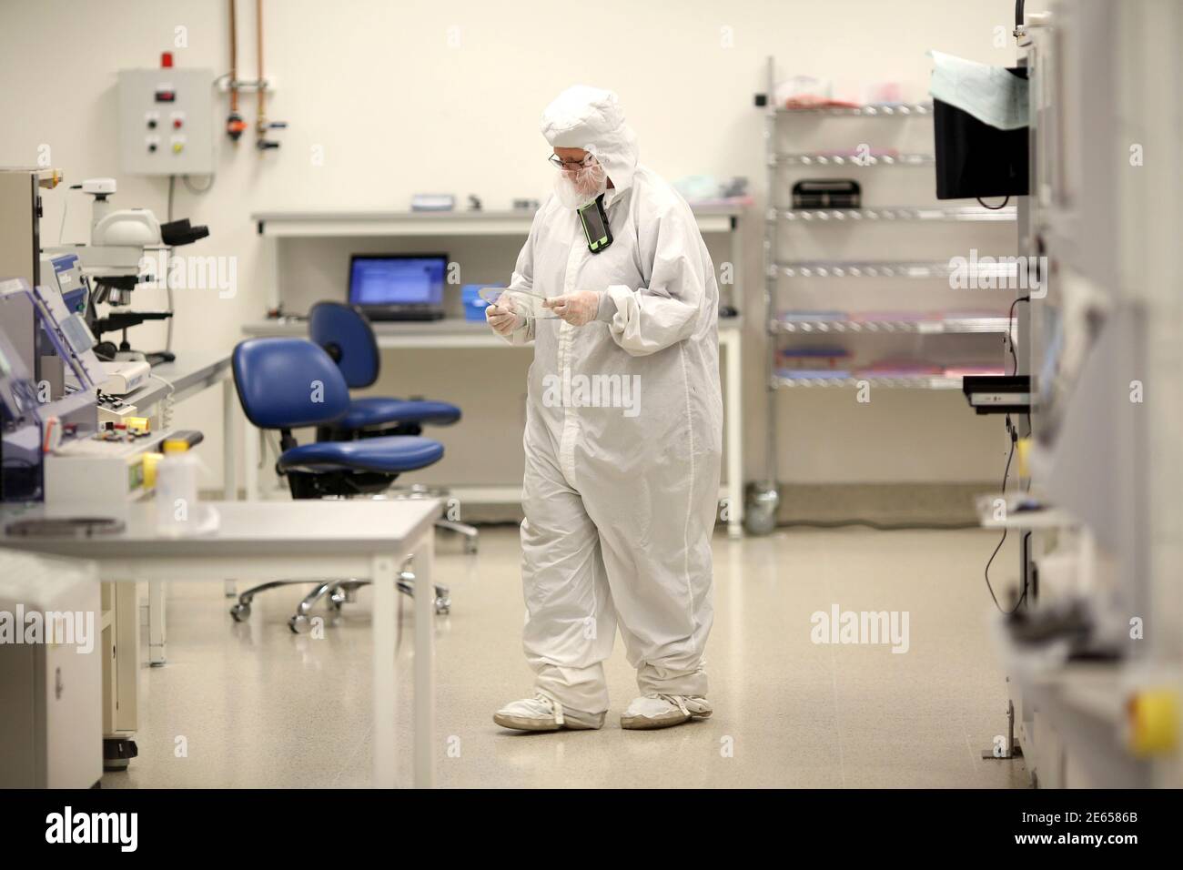 Wafer fabrication hi-res stock photography and images - Alamy