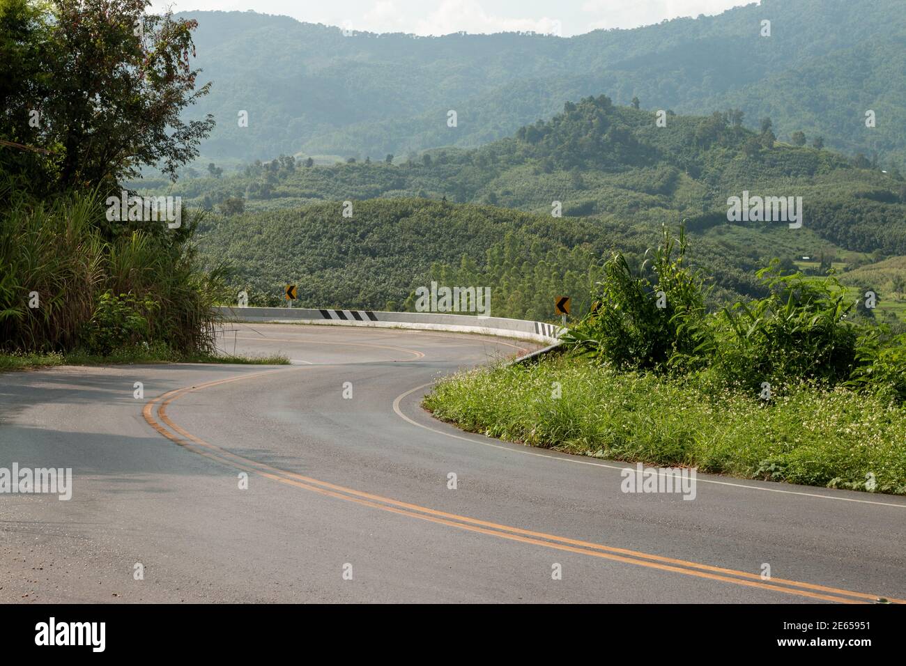 Curved asphalt road hi-res stock photography and images - Alamy