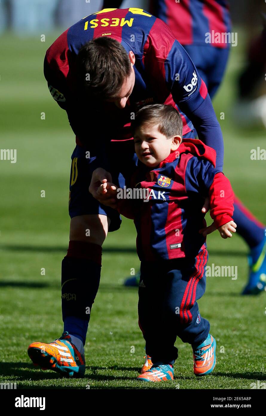 Crying messi hi-res stock photography and images - Alamy