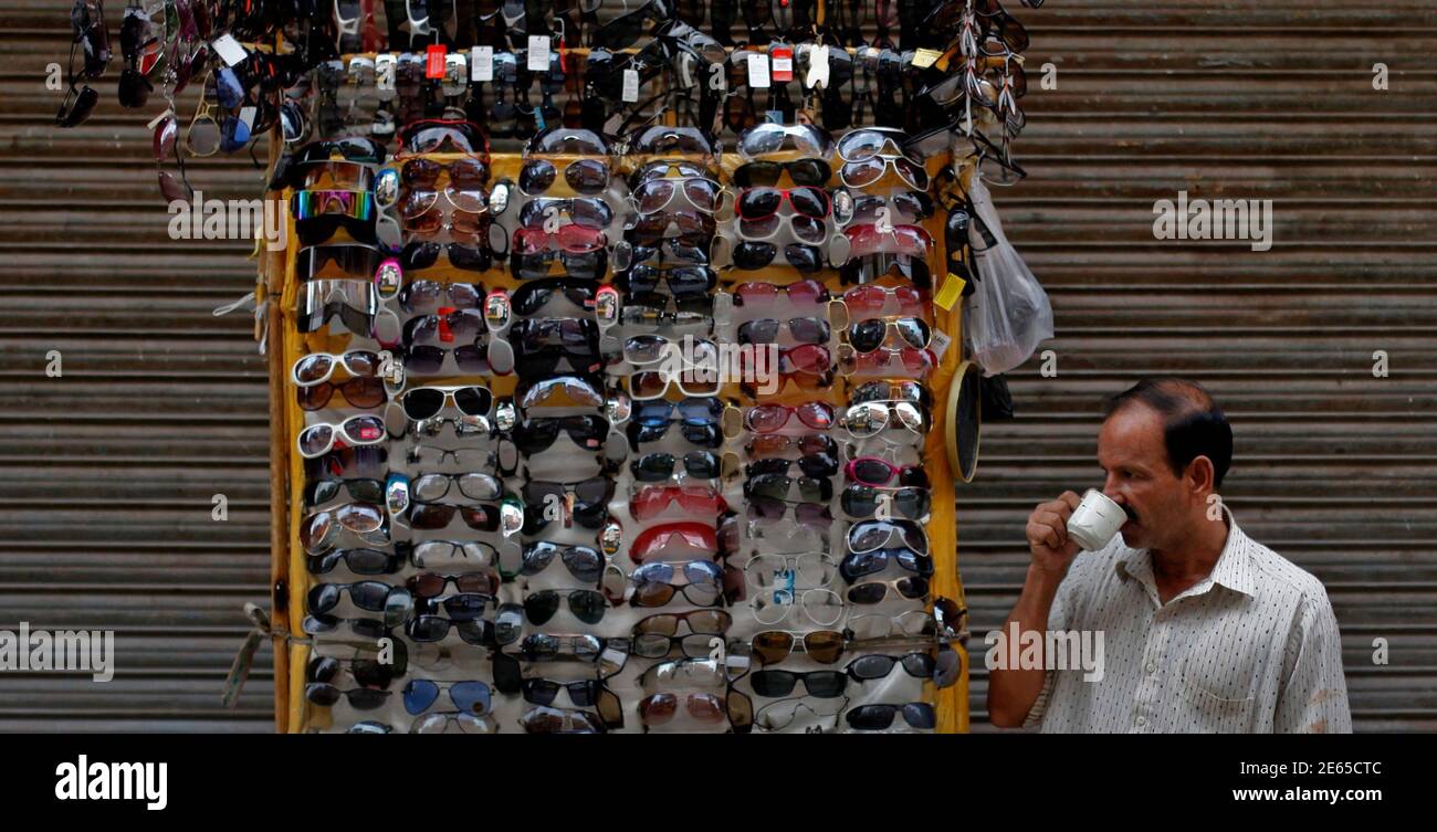 Tea stall pakistan hi-res stock photography and images - Alamy