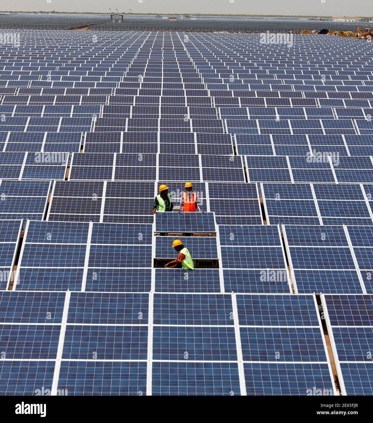 Solar panels india largest hi-res stock photography and images - Alamy