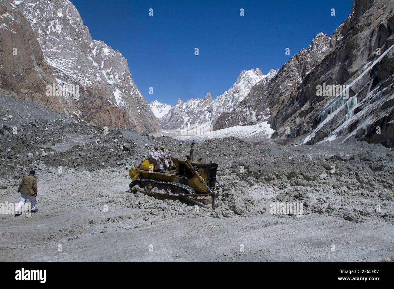 India siachen border hi-res stock photography and images - Alamy