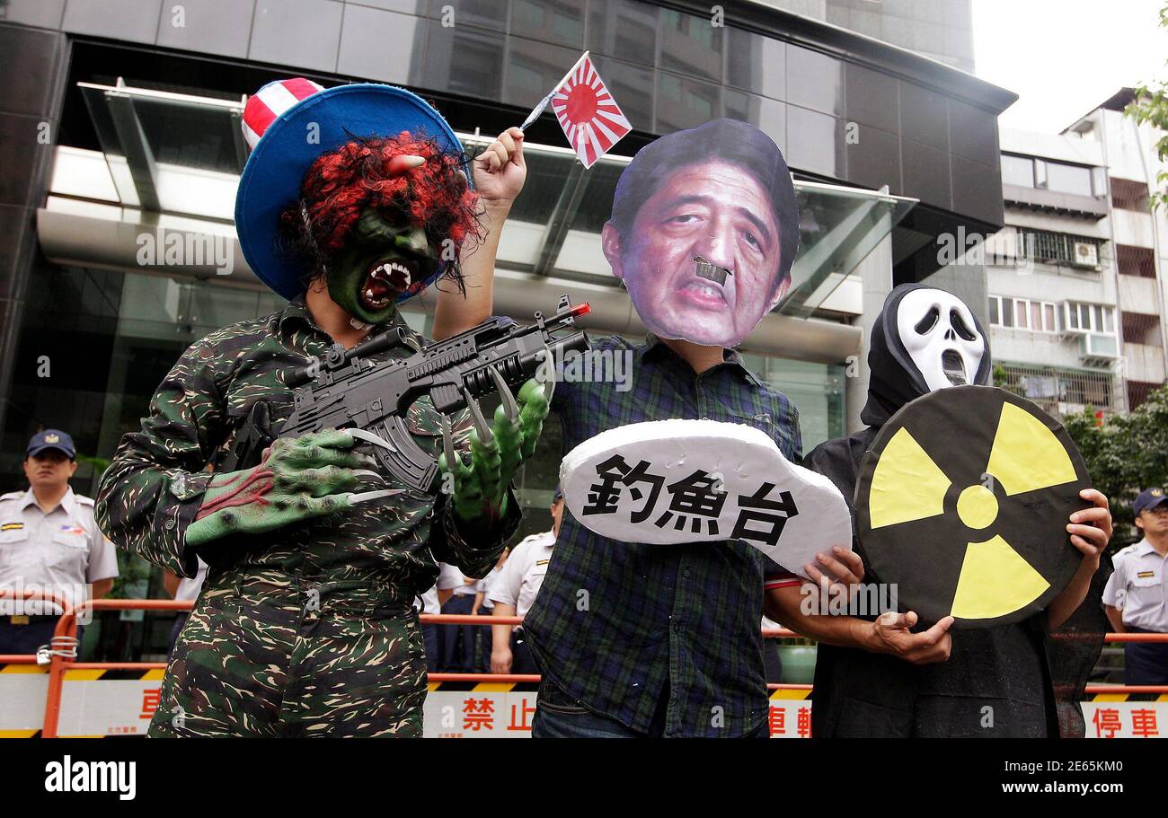 Chinese war mask hi-res stock photography and images - Alamy