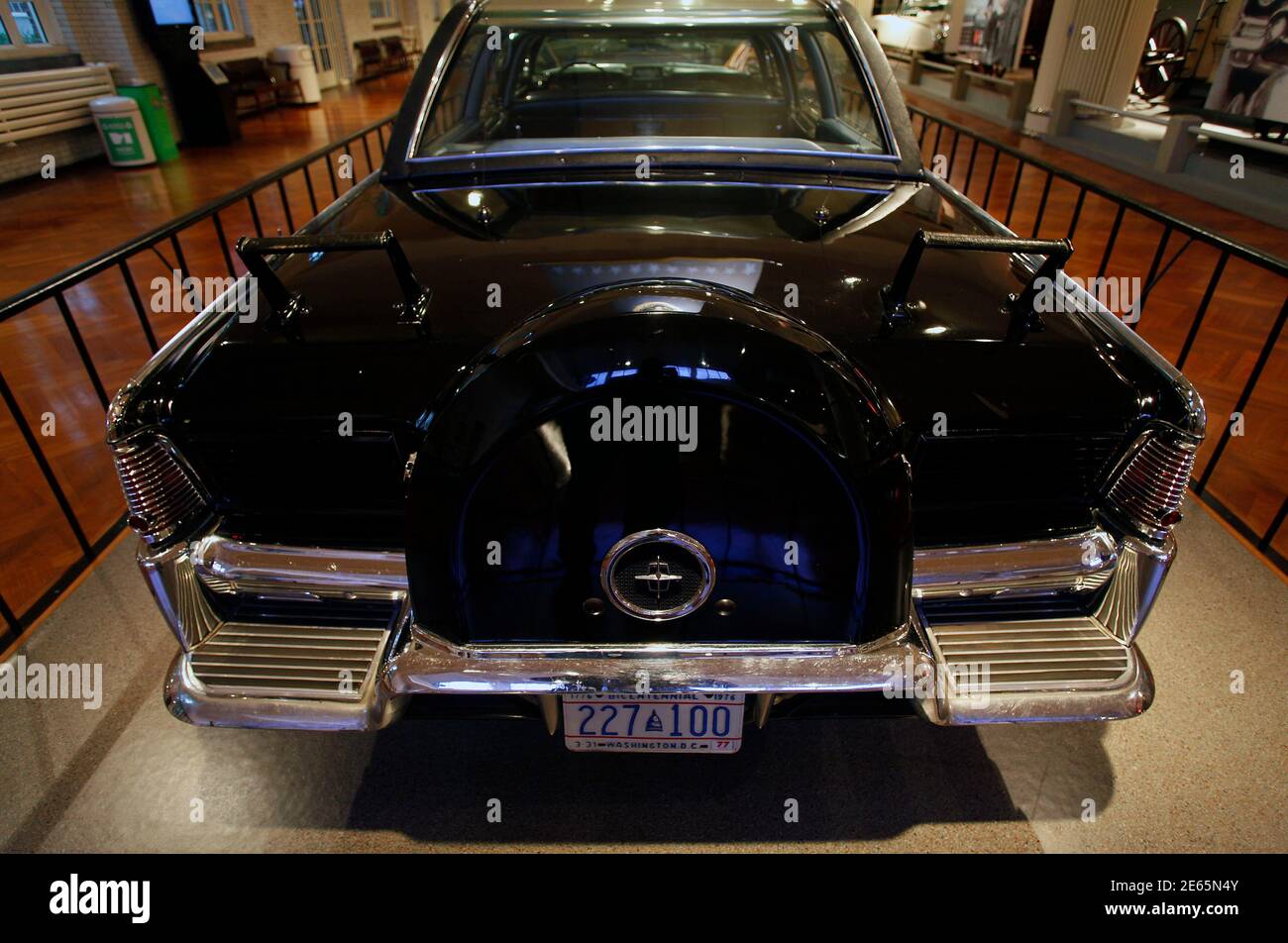 1961 Lincoln Continental High Resolution Stock Photography and Images ...
