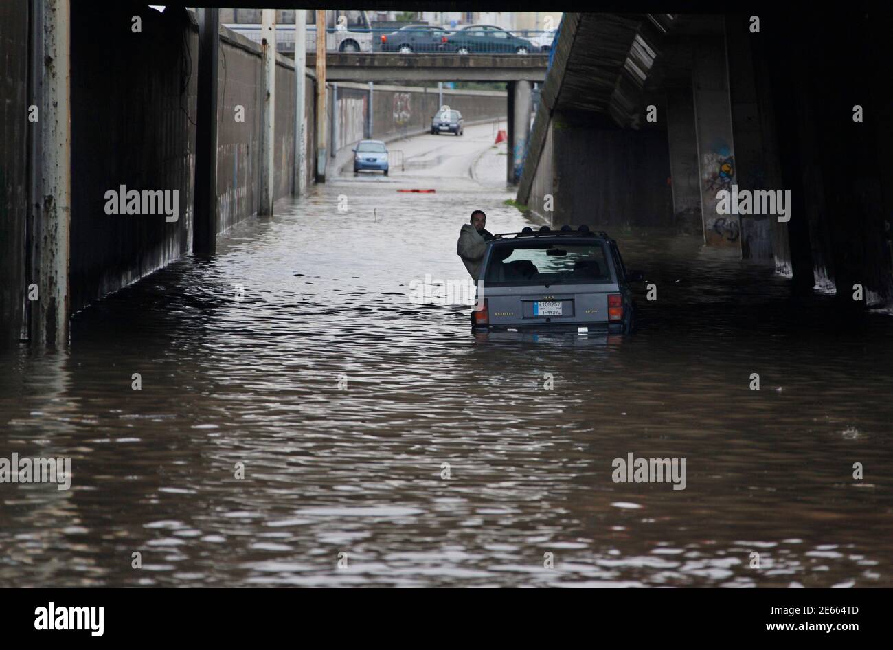 Car stranded in floods hi-res stock photography and images - Alamy