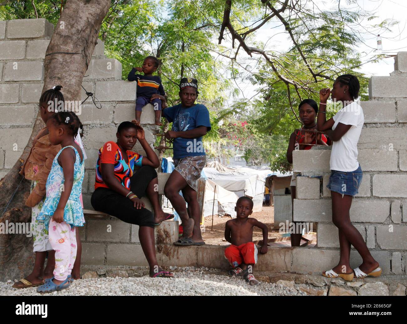 Haiti earthquake homeless shelter port au prince hi-res stock ...