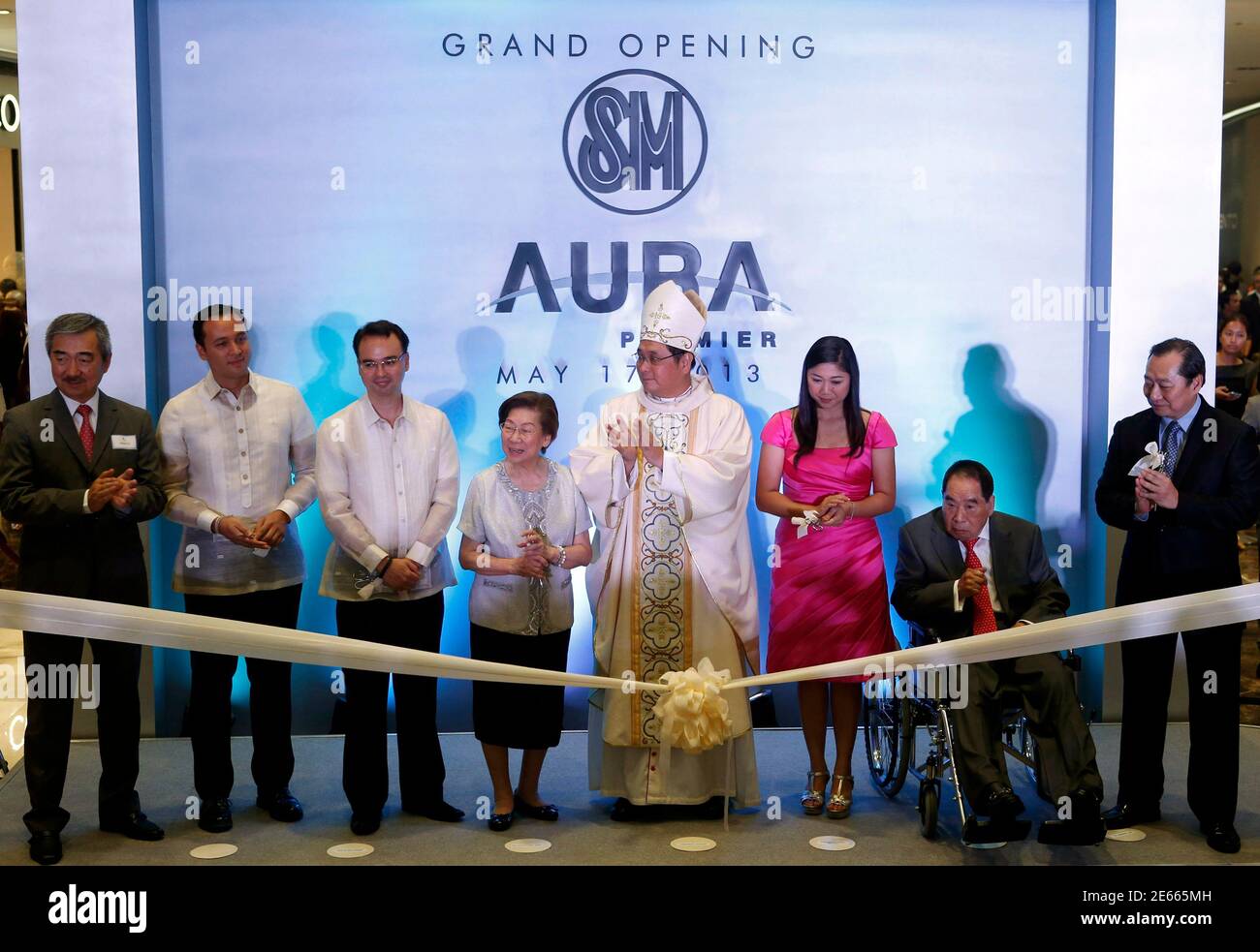 Sm aura mall hi-res stock photography and images - Alamy