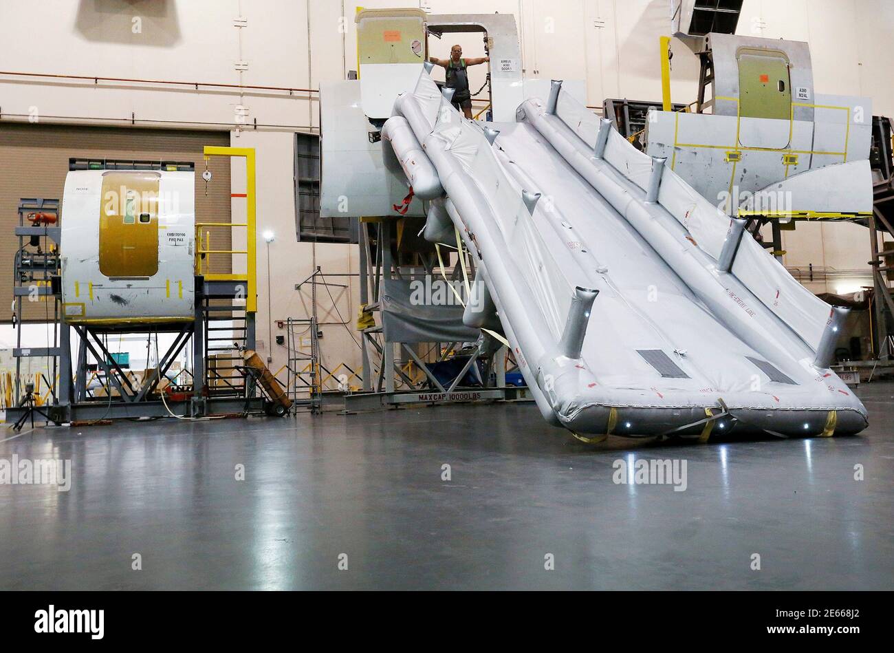 Evacuation slide hi-res stock photography and images - Alamy