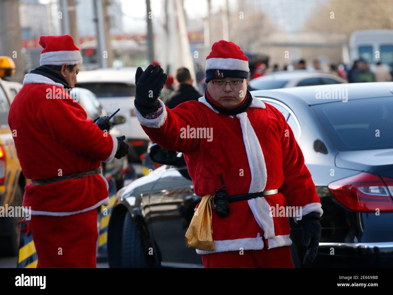 Shopping mall security guards hi-res stock photography and images - Alamy