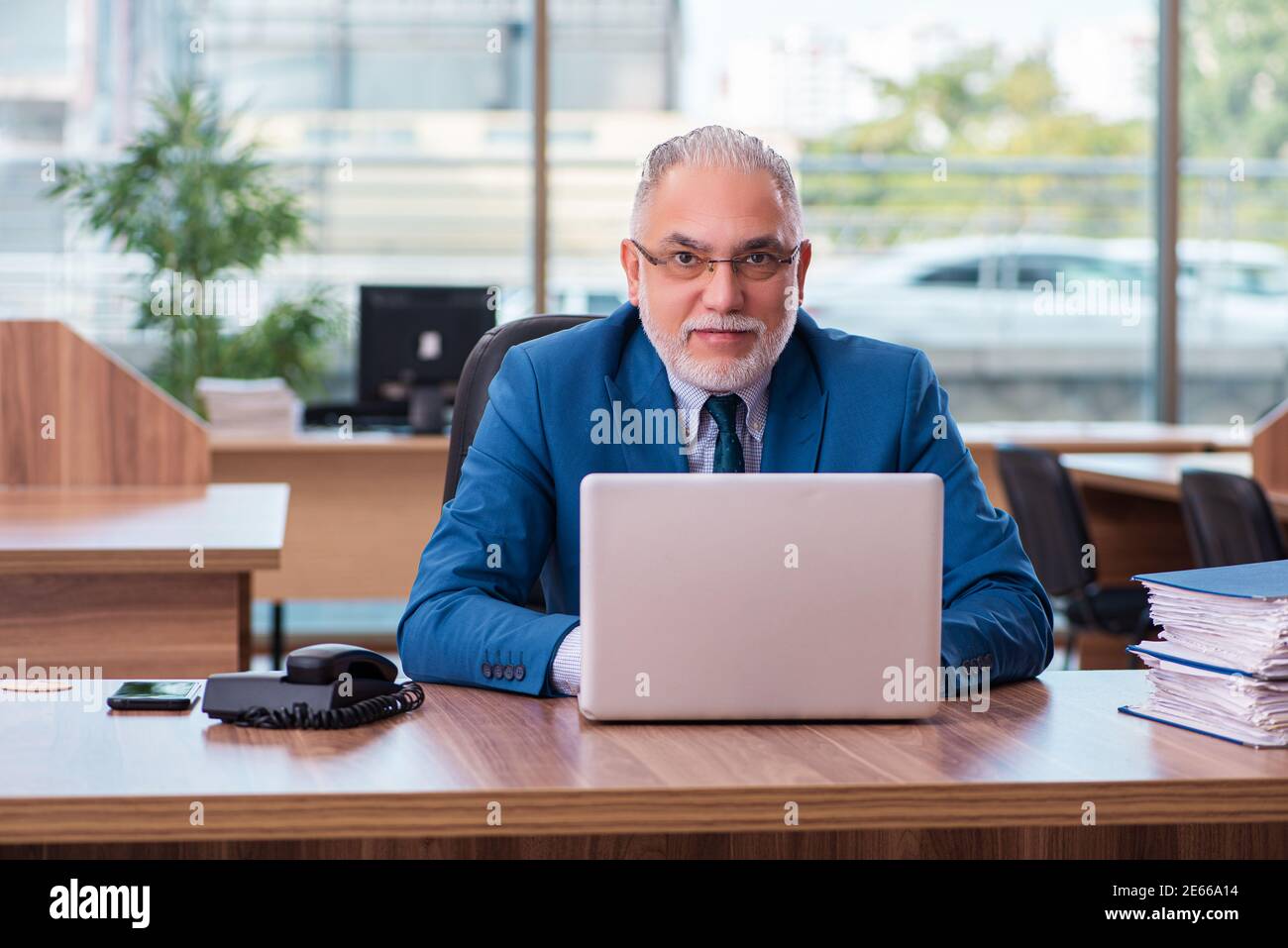 Old employee working in the office Stock Photo - Alamy