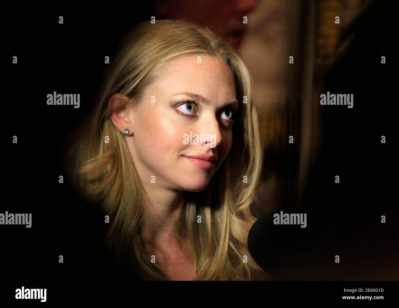 Amanda seyfried headshot hi-res stock photography and images - Alamy