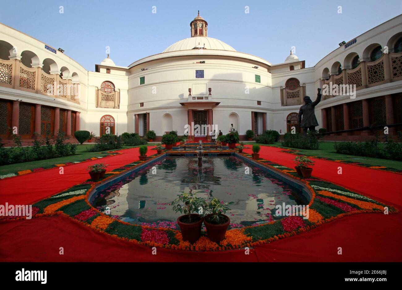 India parliament view hi-res stock photography and images - Alamy