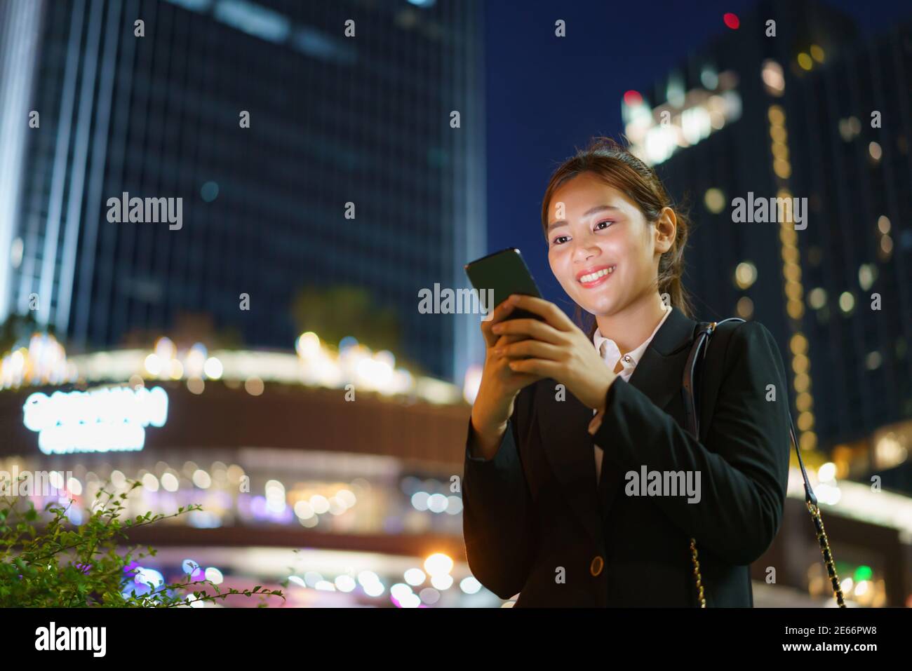Asian technology worker hi-res stock photography and images - Alamy