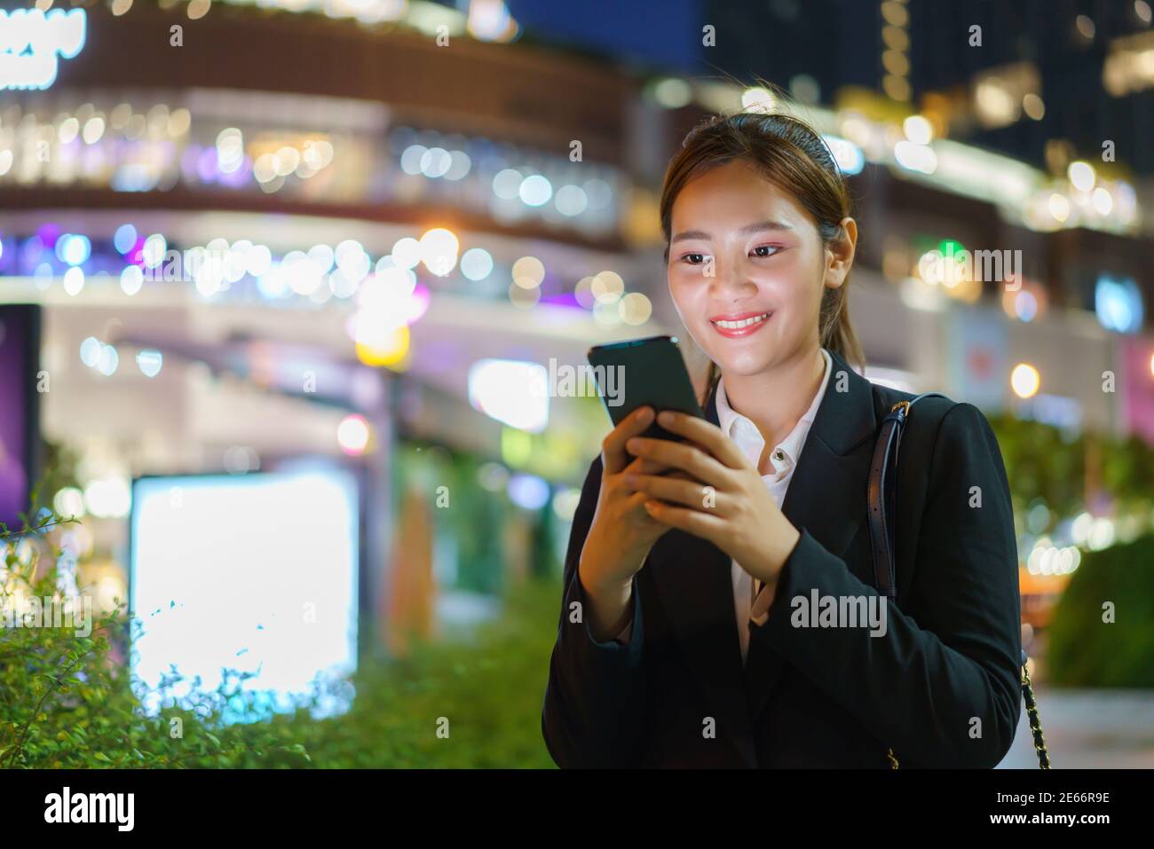 Asian technology worker hi-res stock photography and images - Alamy
