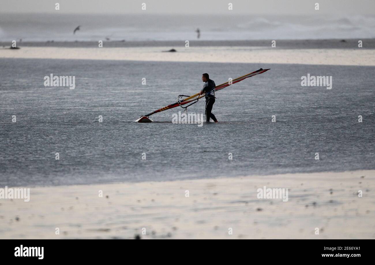 Strong easterly winds hi-res stock photography and images - Alamy