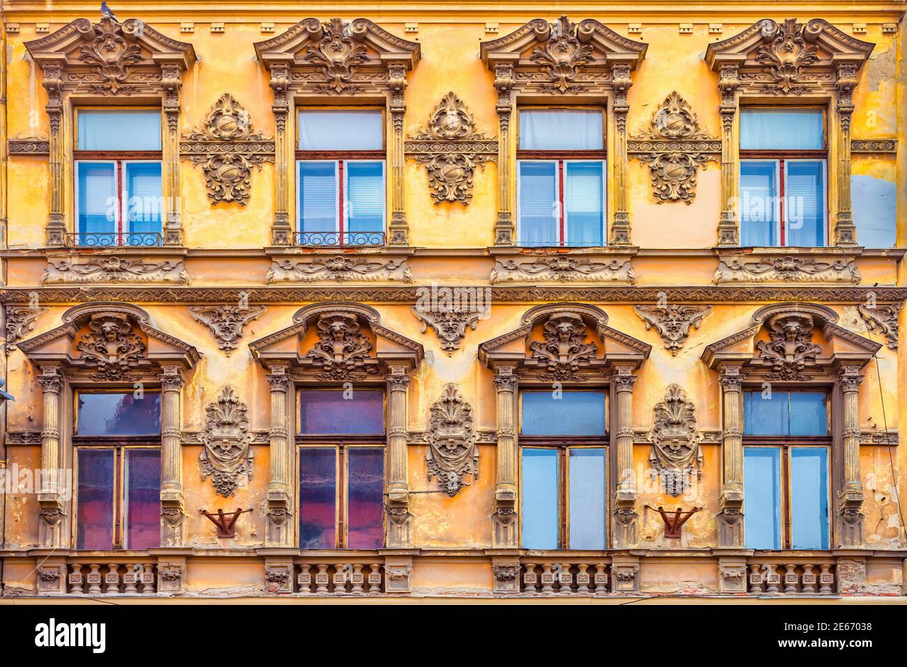 Beautiful ornate architecture hi-res stock photography and images - Alamy