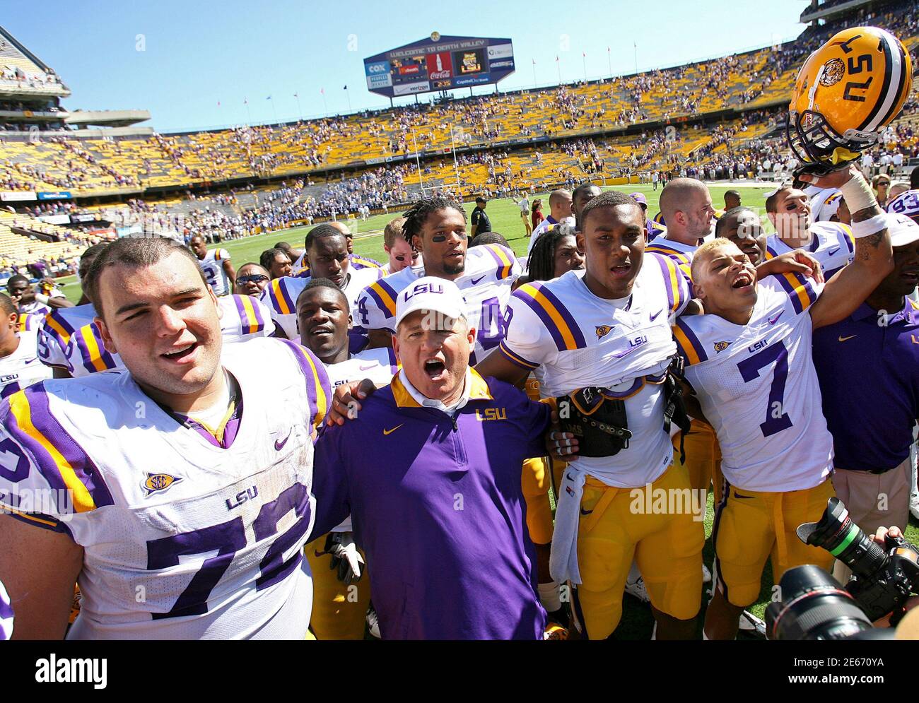 Tiger back of head hi-res stock photography and images - Alamy