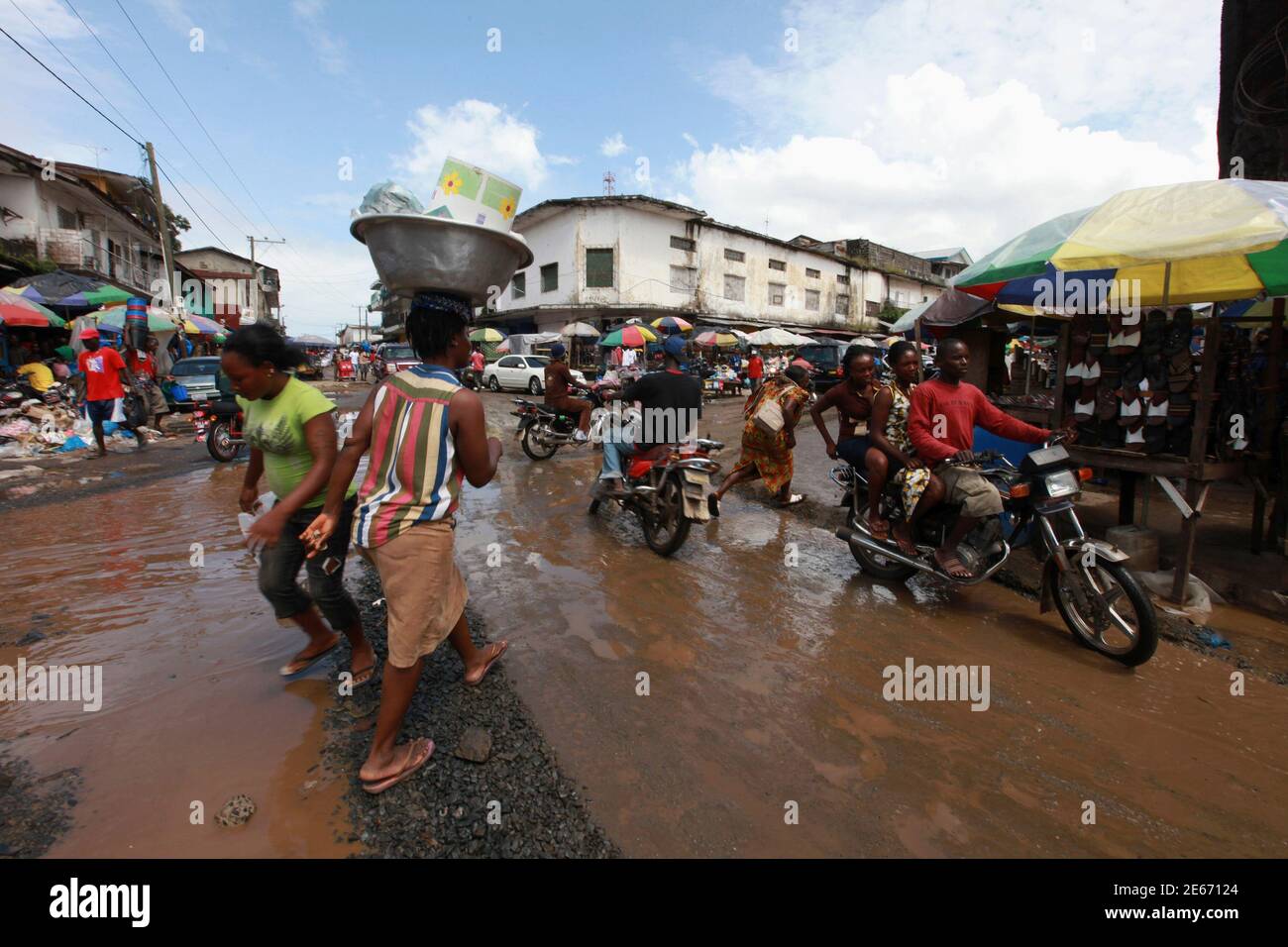Monrovia liberia market hi-res stock photography and images - Alamy