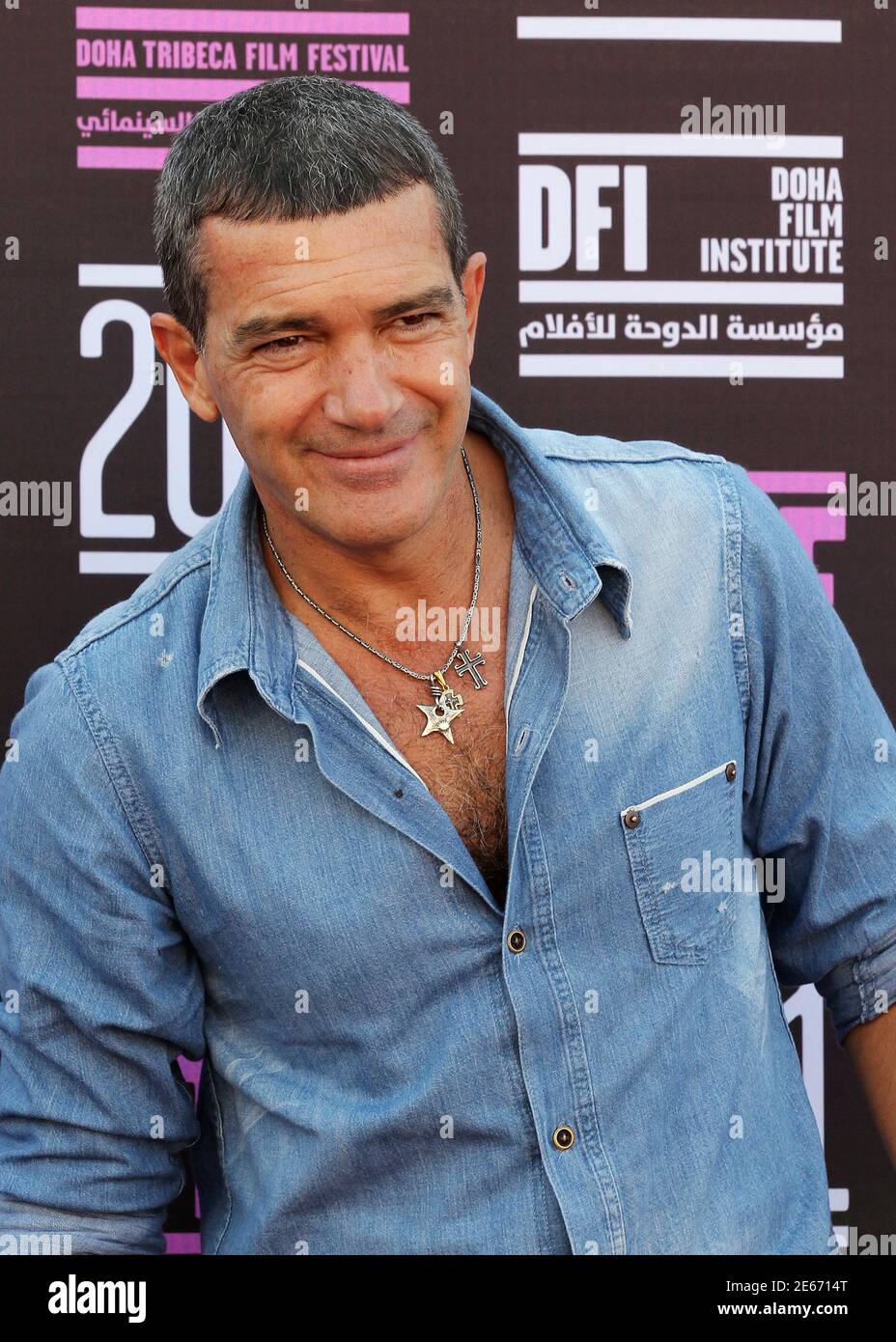 Spanish actor antonio banderas smiles hi-res stock photography and ...