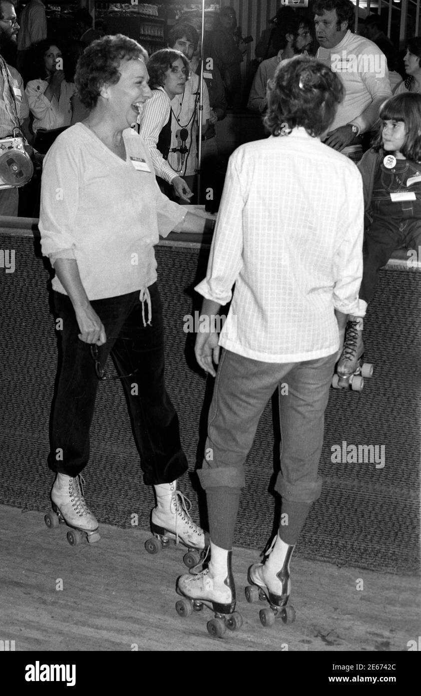 1970s disco women hi-res stock photography and images - Alamy